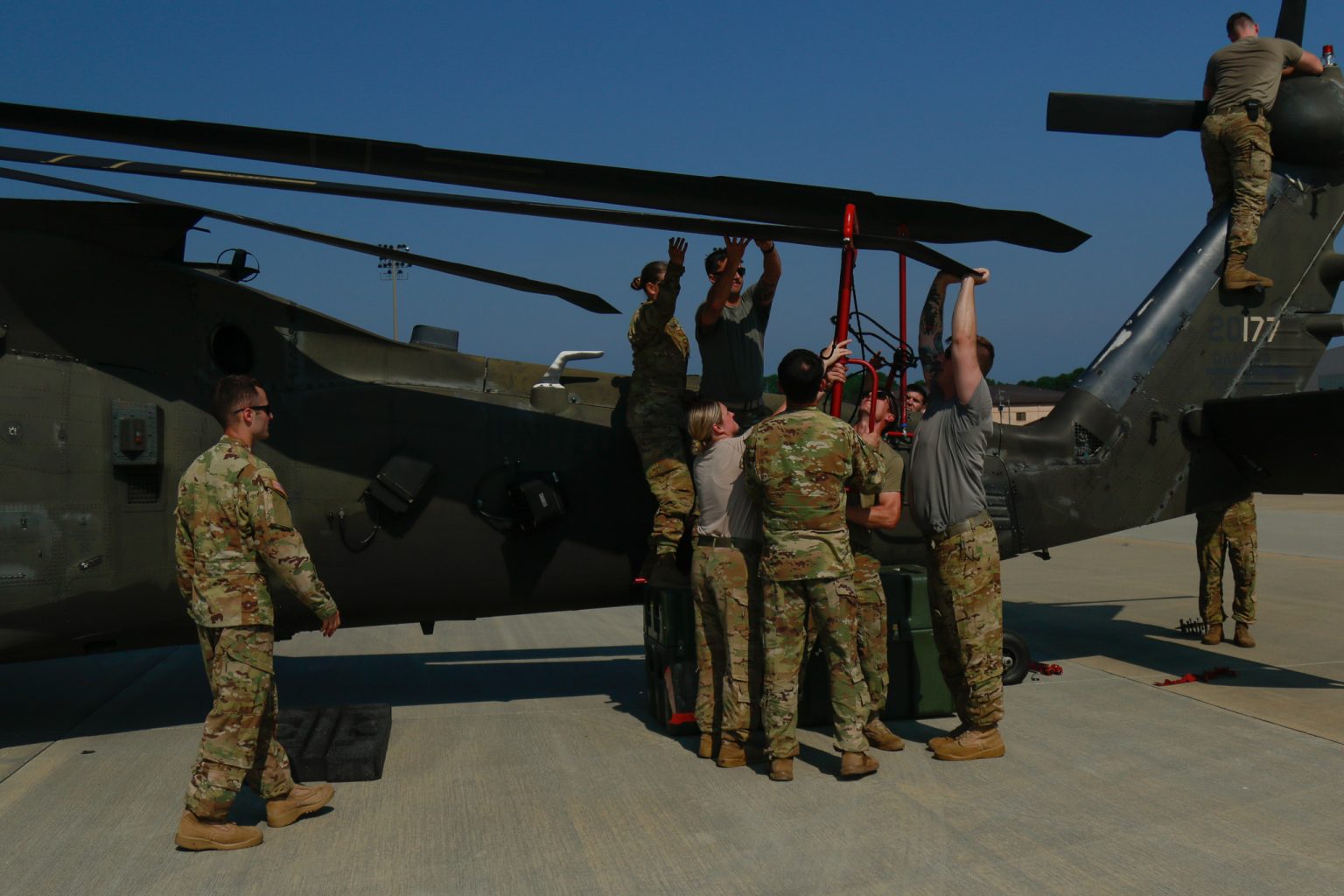 Blade folding Army Black Hawks | Blind Bat News